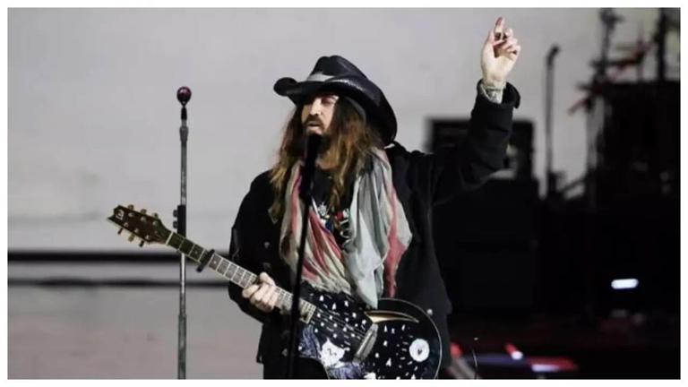 Billy Cyrus reveals his new lady love, Elizabeth Hurley, reached out to ...