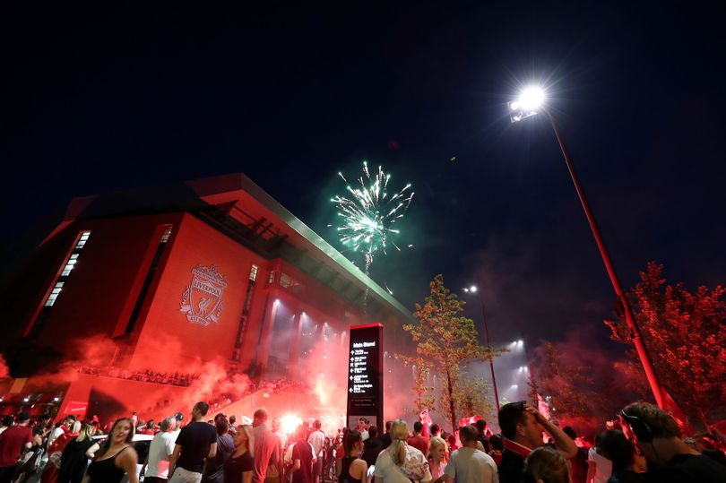 21 pictures show how Liverpool fans celebrated their last title win