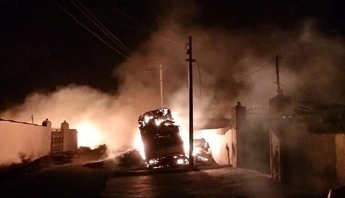 VIDEO: Massive Fire Injures 4 In Gwalior; 6 Houses, 2 Vehicles & Tonnes ...