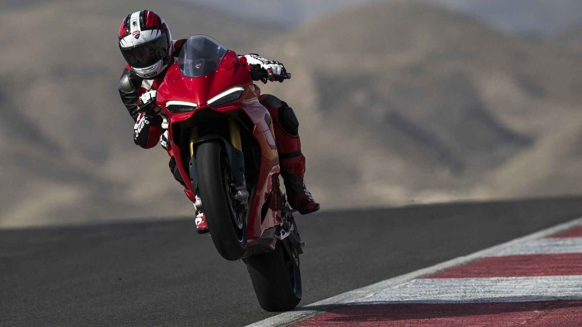 Here’s How The Mid-Range Ducati Panigale V2 S Keeps Up With The Big Names