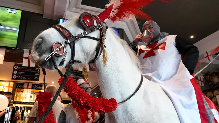 Patriotic Blackpool landlord rides into pub on horseback in St Georges ...