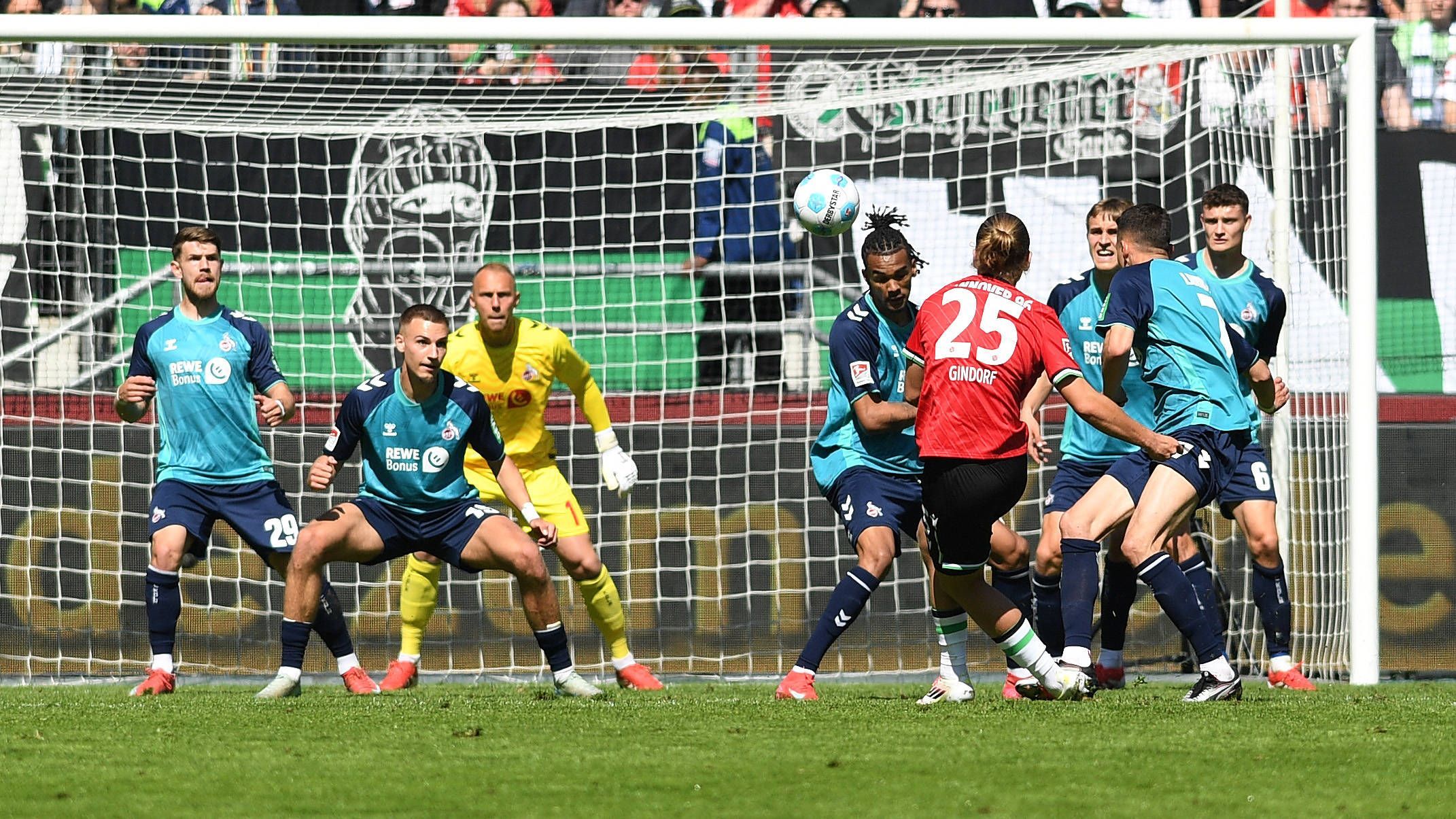 Pacarada fliegt - Gindorf trifft platziert: FC nutzt Fehler der ...