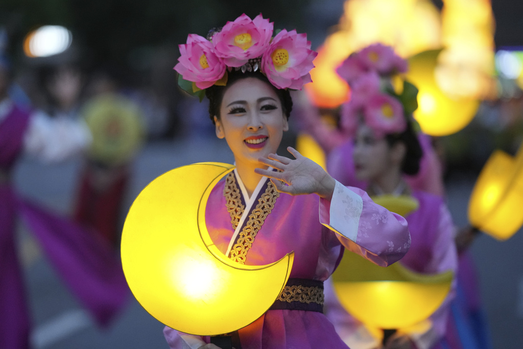 AP PHOTOS: Thousands of Buddhists participate in Lotus Lantern Festival ...