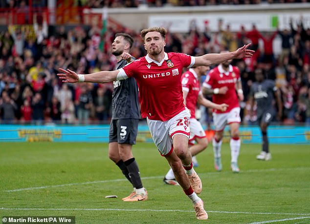 Ryan Reynolds and Rob McElhenney react to Wrexham's promotion to the ...