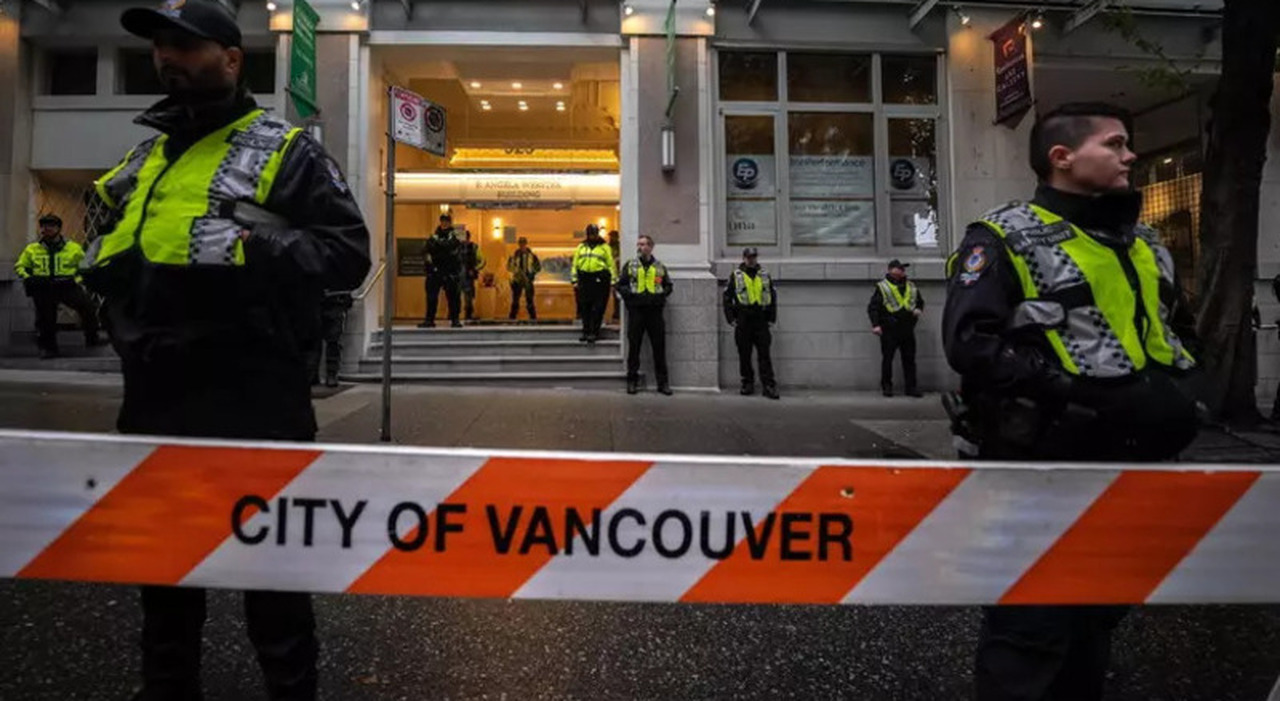 Auto sulla folla a un festival di Vancouver, morte almeno 9 persone ...