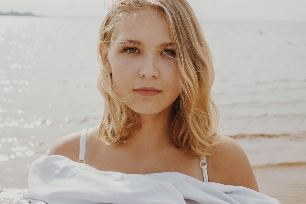 14 Behaviours That Seem Normal, But Are Actually Survival Strategies