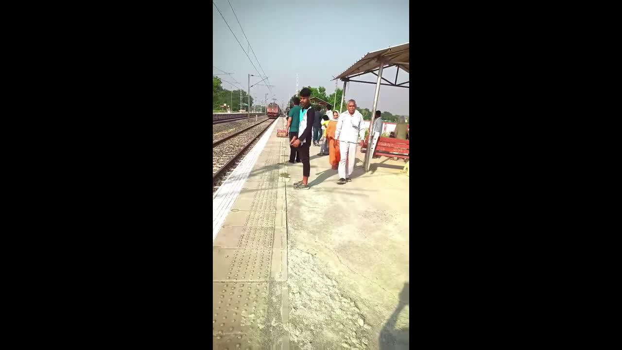 Young man fails backflip after hitting elderly man in Fatehpur Atwa