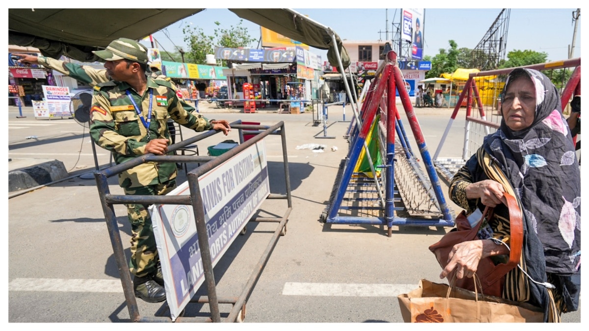 Pak Citizens Rush Home Through Attari As Exit Deadline Ends Today