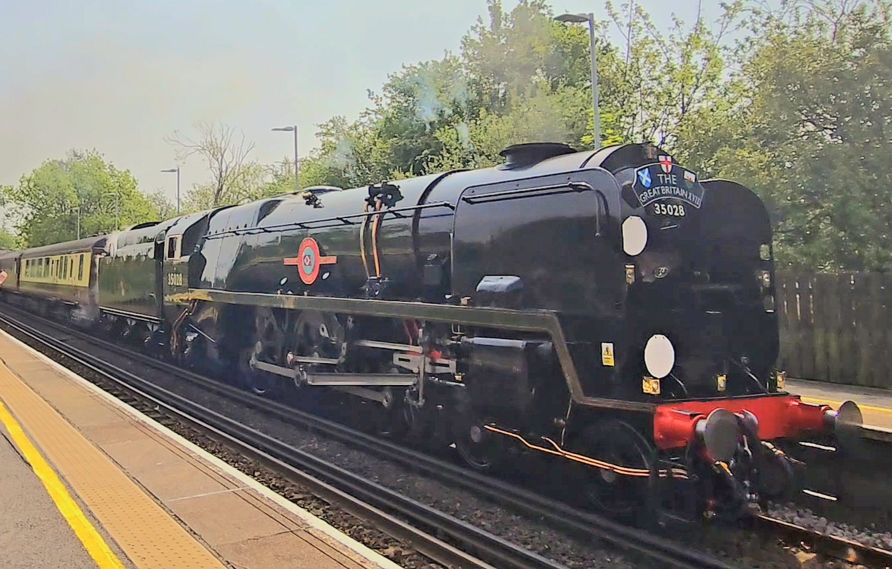 Delight as historic train The Clan Line travels through Hampshire with ...