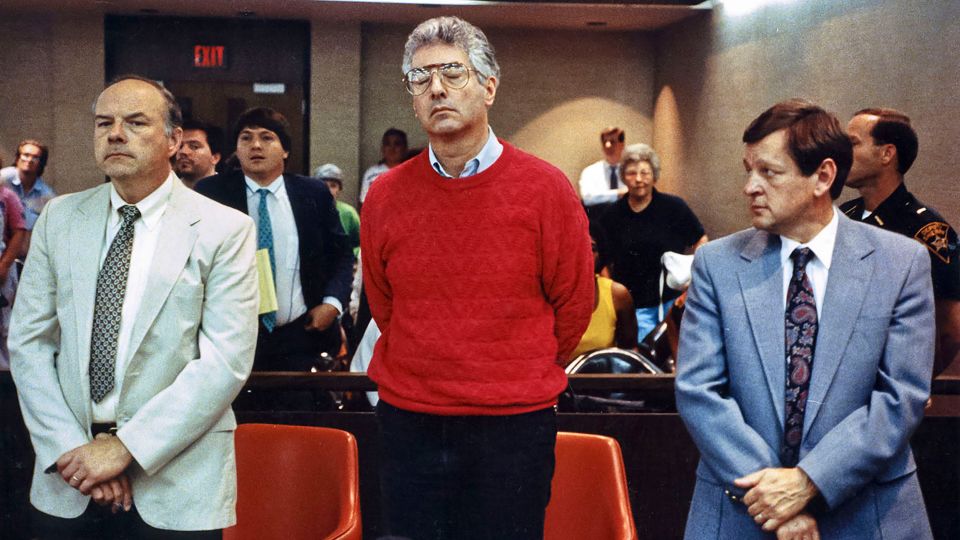 An Ohio doctor killed his wife 36 years ago. As his parole hearing ...
