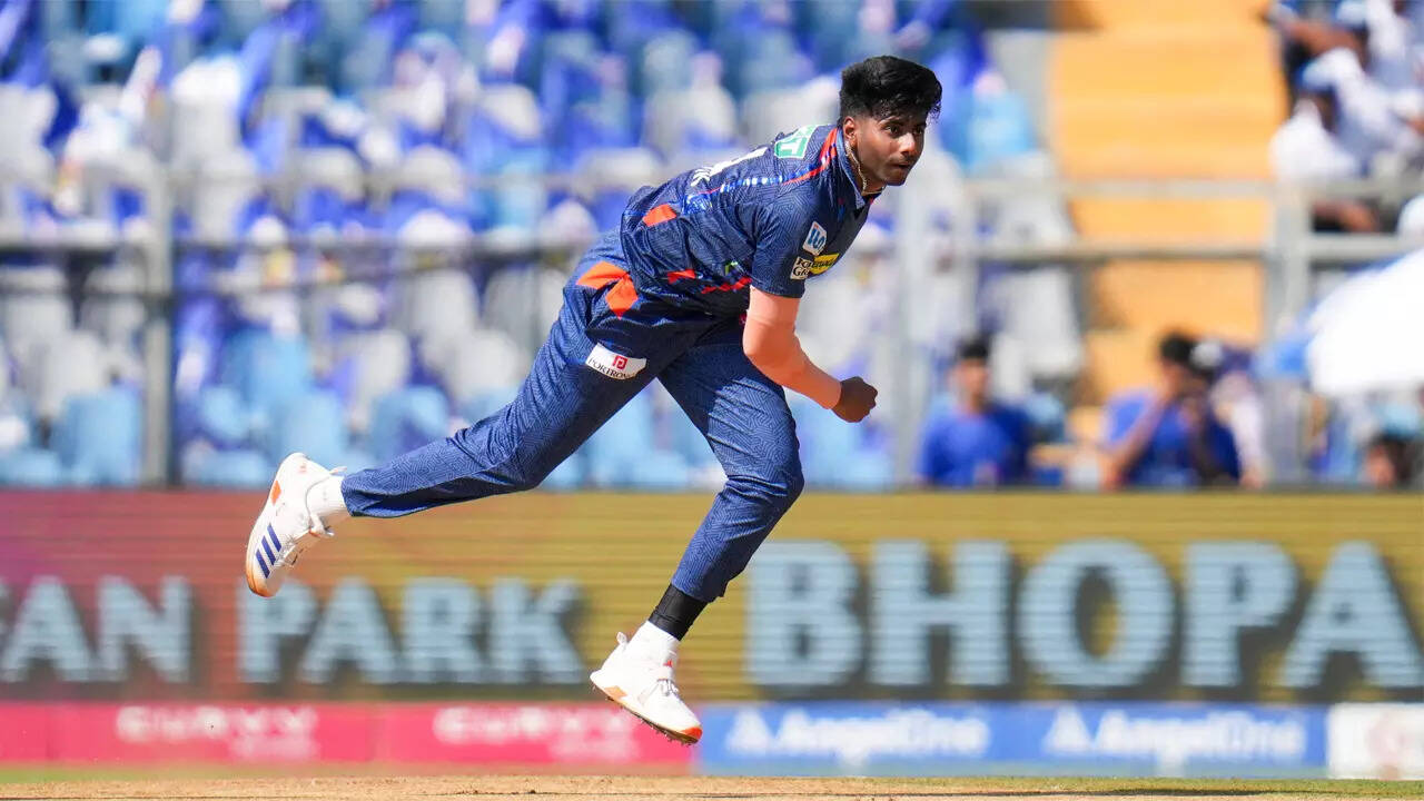 Mayank Yadav marks fiery comeback, dismisses Rohit Sharma at Wankhede