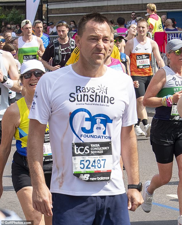 Chelsea legend John Terry suffers every runner's worst nightmare with ...