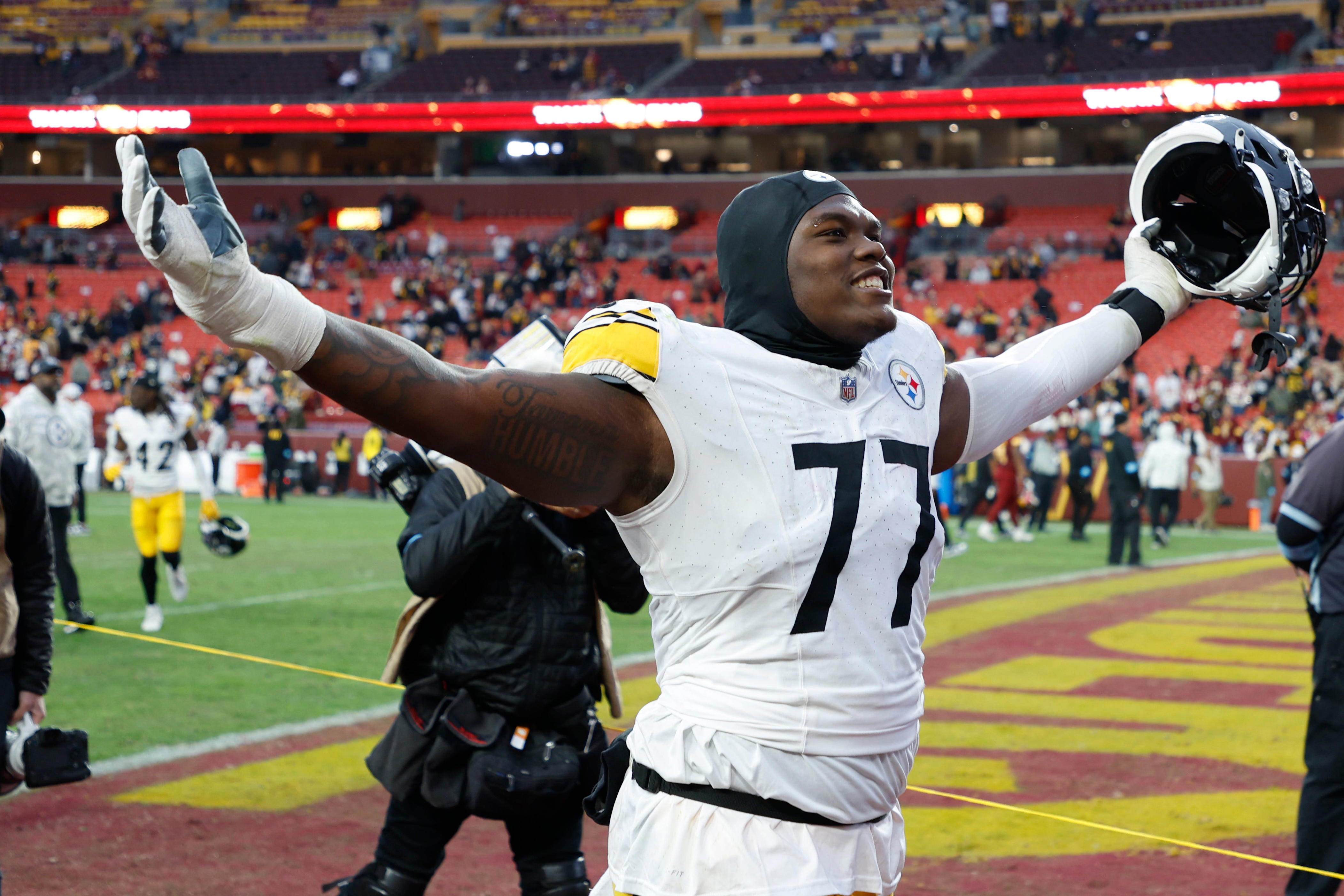 Steelers HC Mike Tomlin provides injury update on Broderick Jones ...
