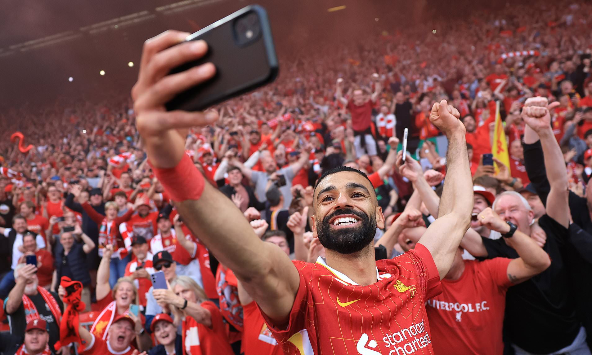 Let the party begin! Thousands of Liverpool fans flood the city to ...