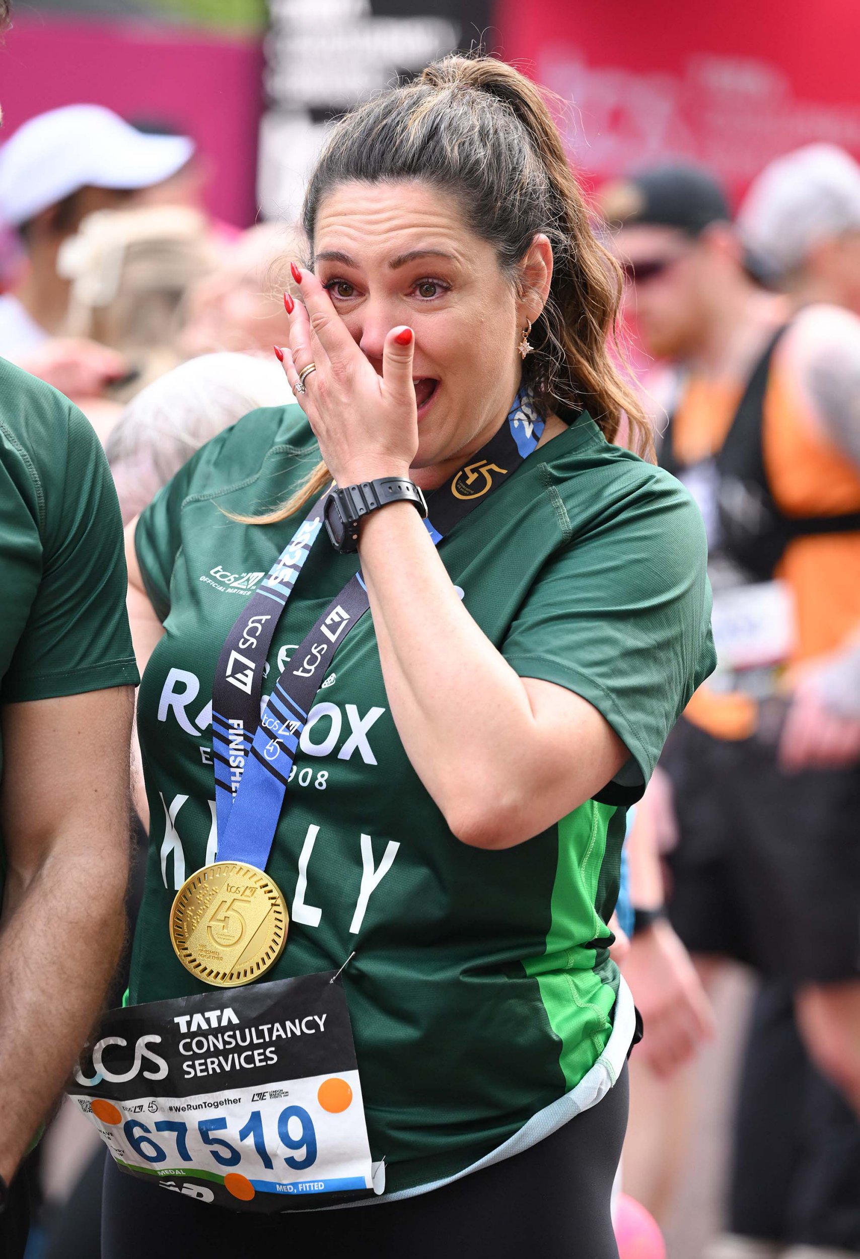 Injured Kelly Brook sobs as she crosses London Marathon finish line ...