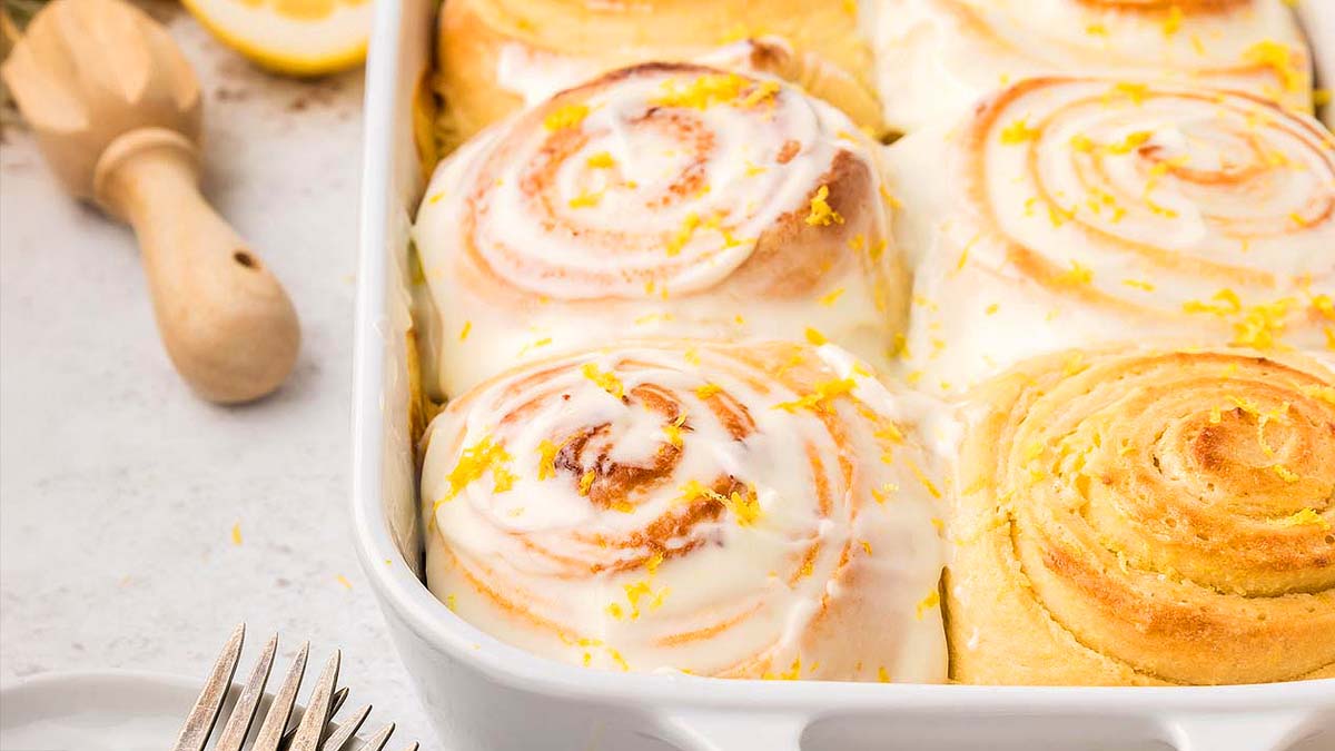15 lemon desserts that taste like sunshine on a plate
