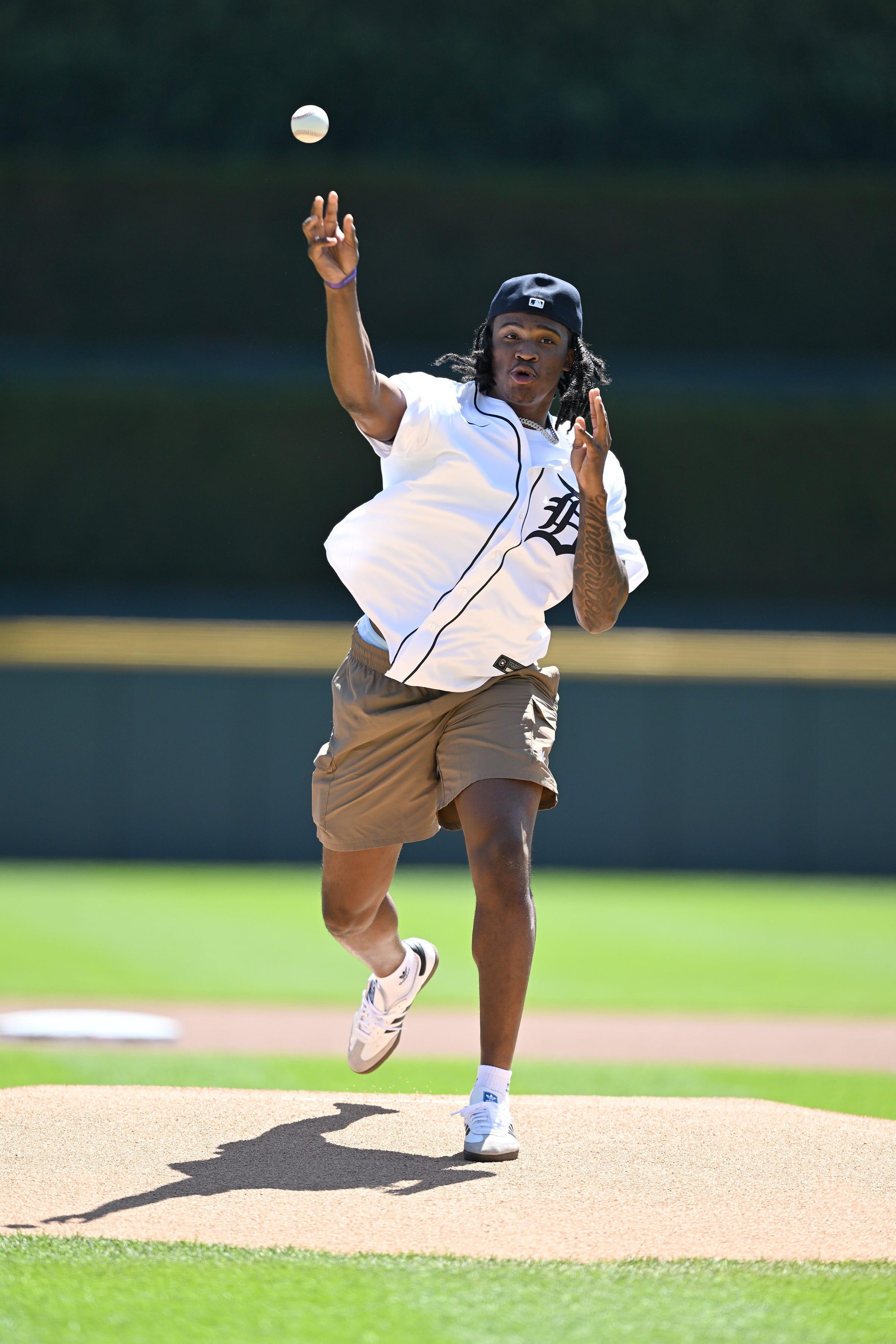 LOOK: Bryce Underwood throws out Detroit Tigers first pitch at Comerica ...