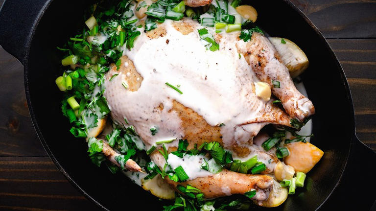 This Old-Fashioned Chicken Dish Is The Vintage Comfort Food Your Slow ...