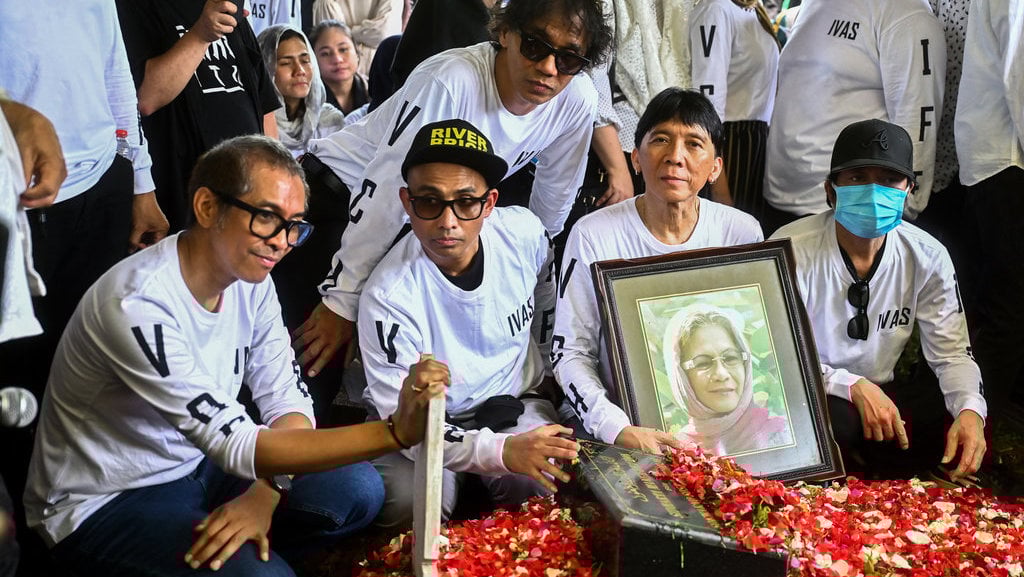 Momen Personel Slank Kenang Sosok Berjasa Bunda Iffet