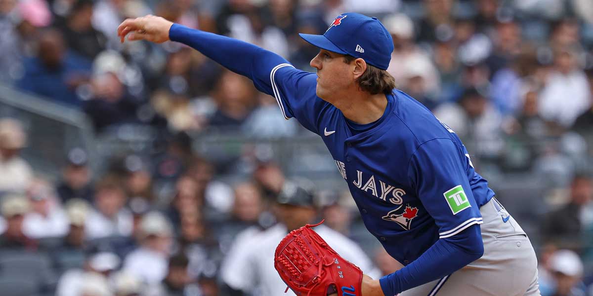 Blue Jays’ Kevin Gausman hilariously falls in dugout after getting ejected