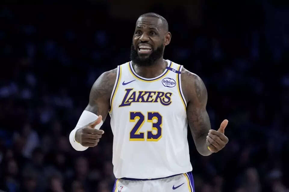 LeBron James breaks silence on referee’s call in Los Angeles Lakers ...