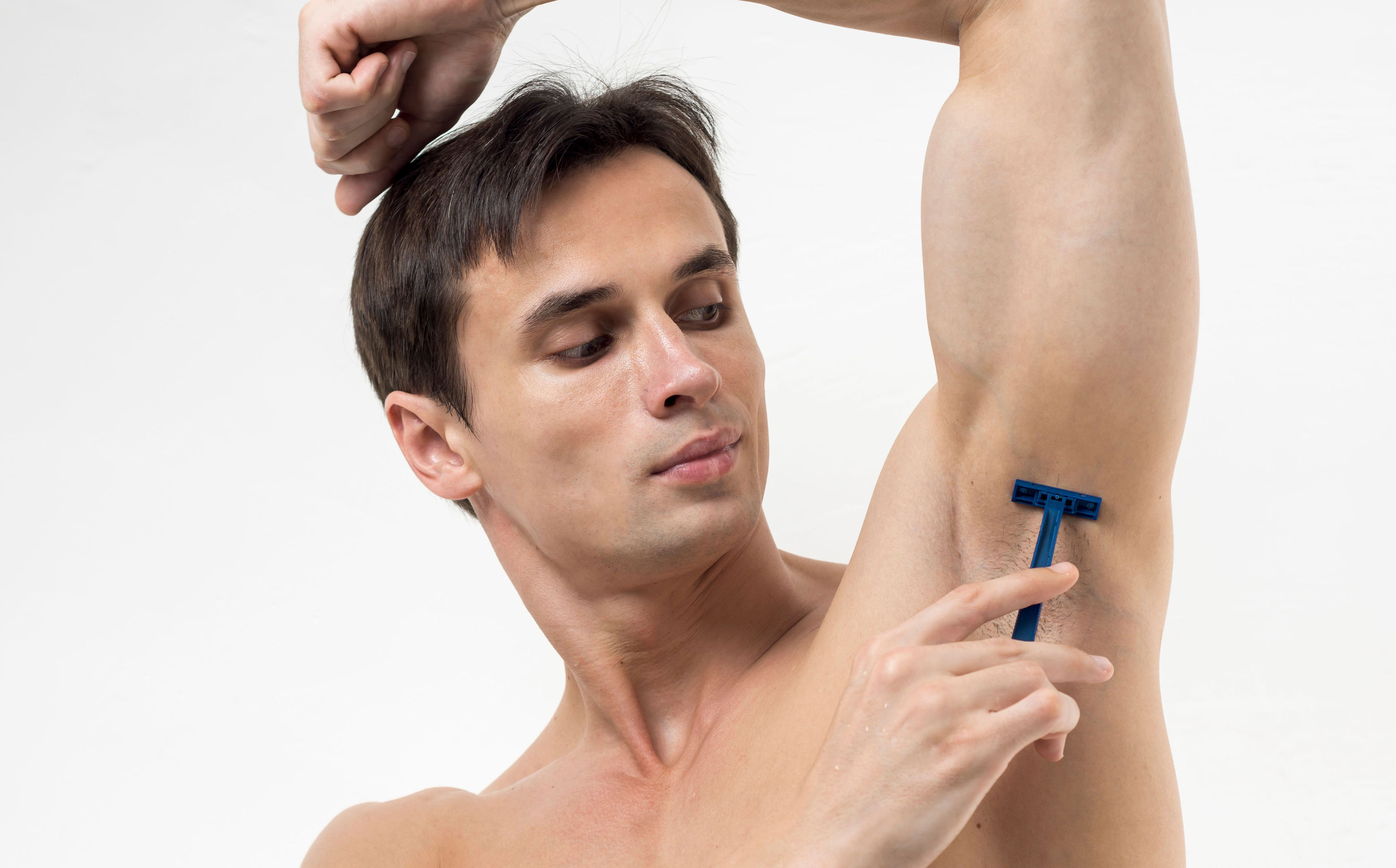 Apakah Pria Boleh Rutin Mencukur Bulu Ketiak? Ternyata Ada Manfaatnya!