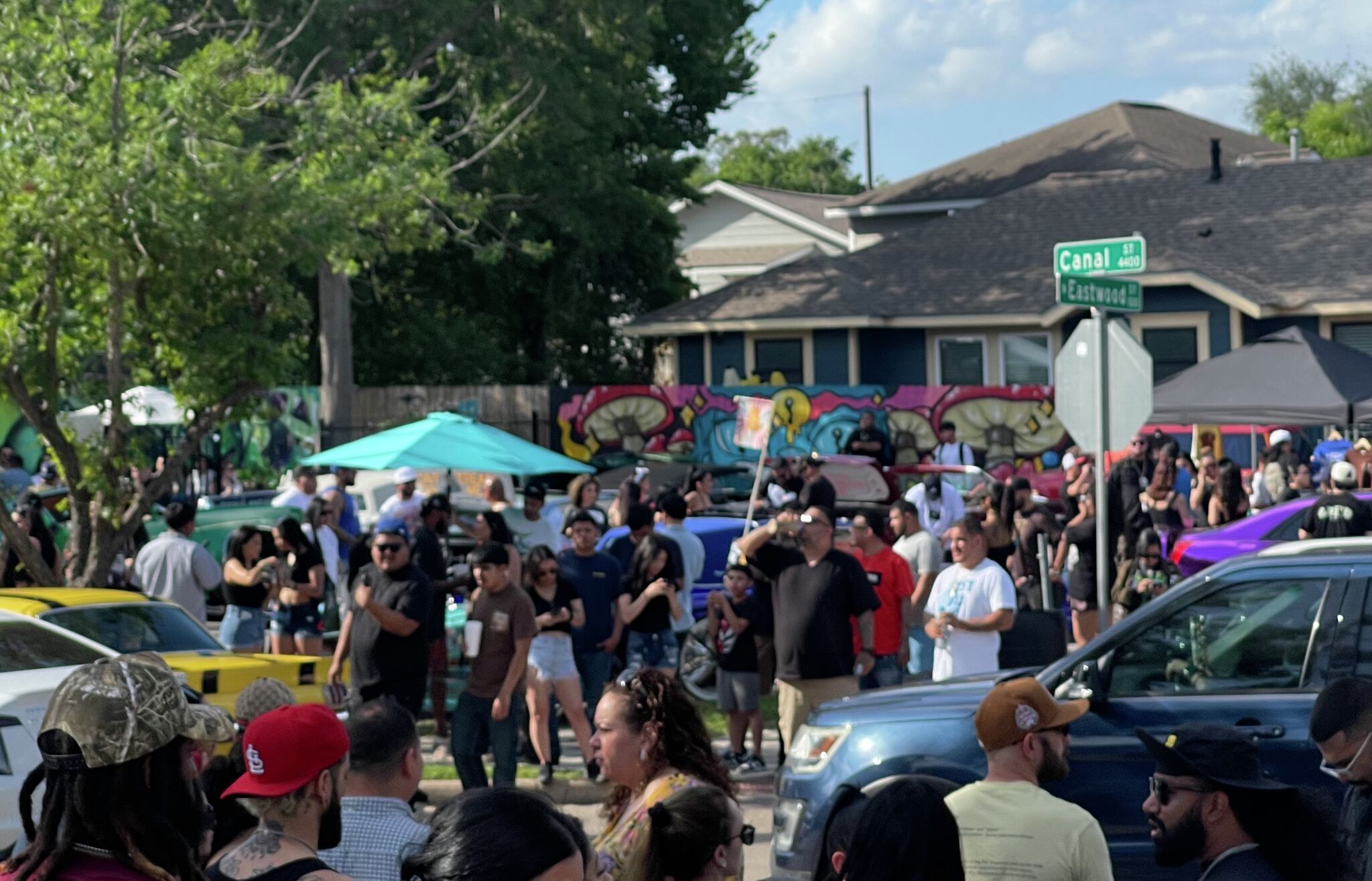 More than a thousand Houstonians flock to the 5th Segundo Barrio Block ...