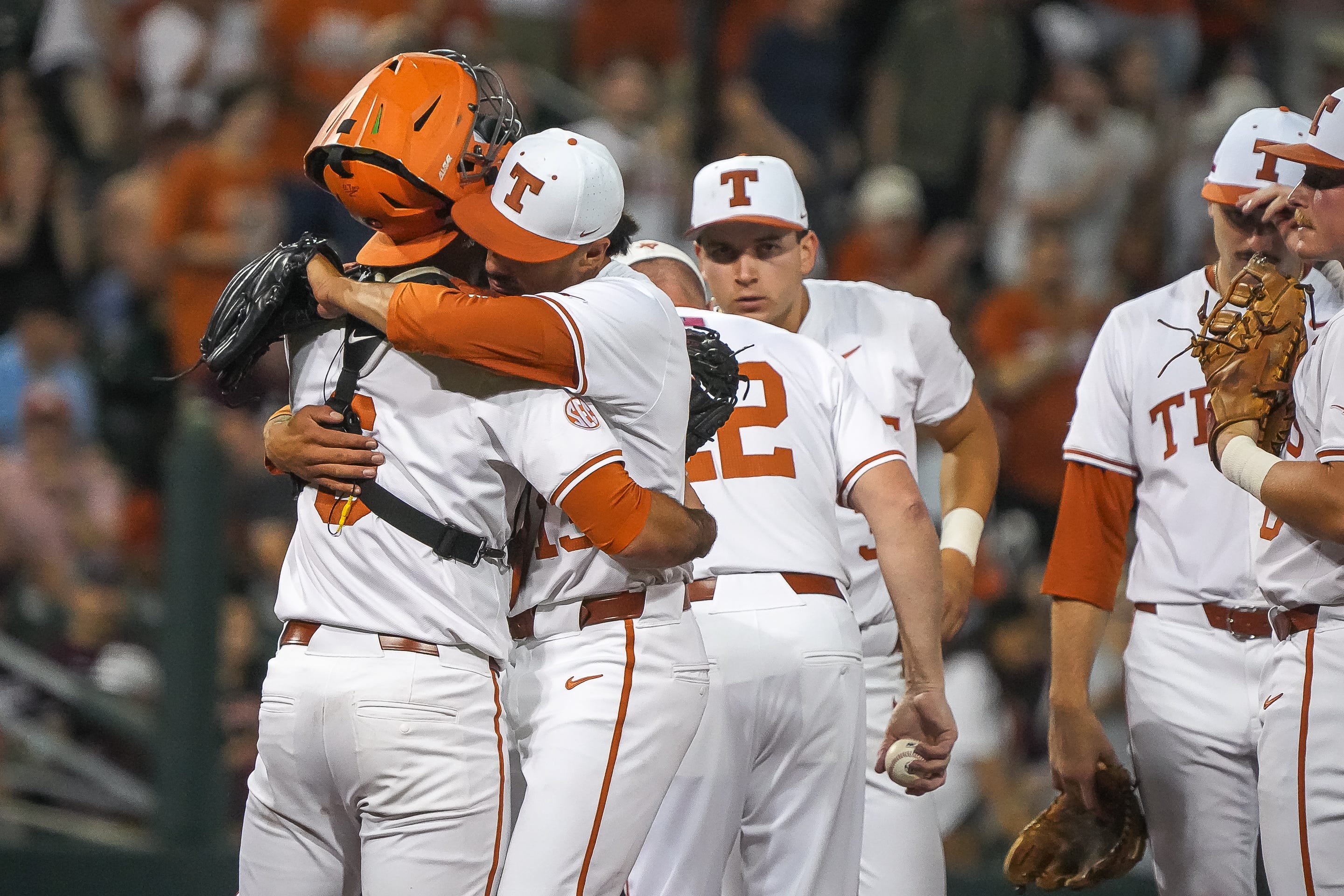 No. 1 Texas Longhorns baseball sweeps Texas A&M Aggies in rivalry series
