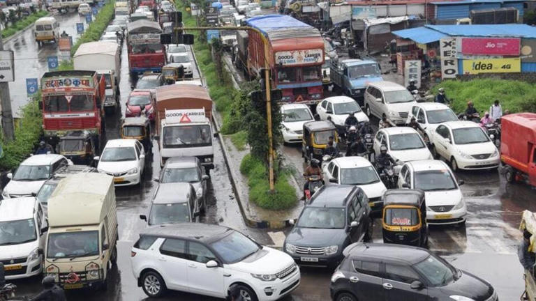Pune traffic alert! Know all congestion hotspots, roadblocks for 61 ...