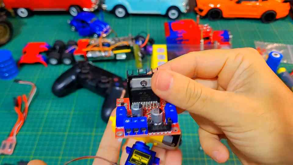 Carrinho RC com Arduino; quais componentes usar no Primeiro Projeto¿ JLCPCB