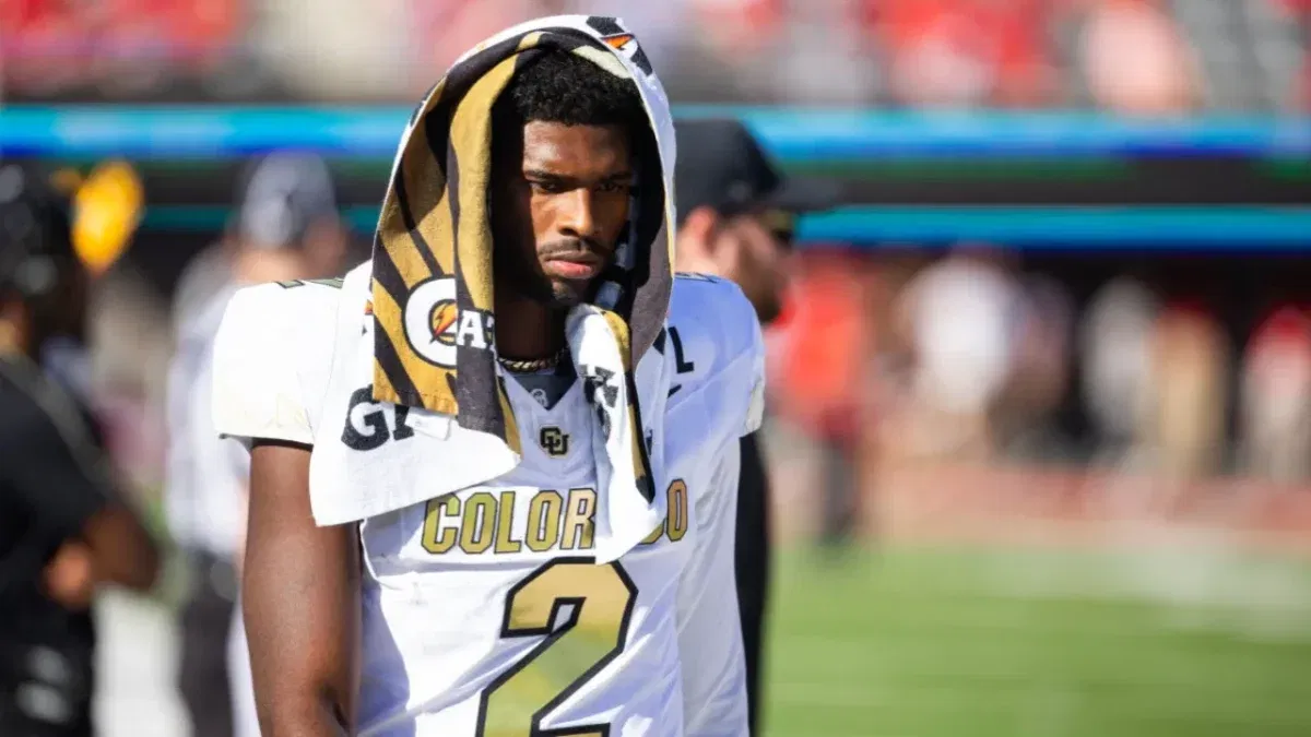 Shedeur Sanders flexing Louis Vuitton bags full of cash at a party ...