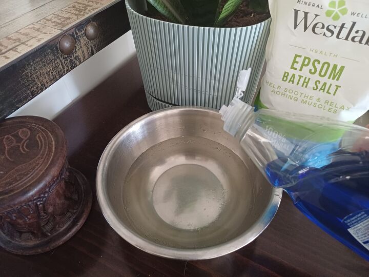 Kill Weeds Fast With This Vinegar Epsom Salt Weed Killer Recipe