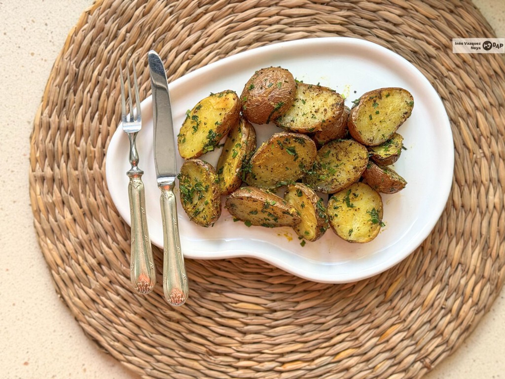 Ensalada de papines al horno con hierbas, una receta sencilla y rica