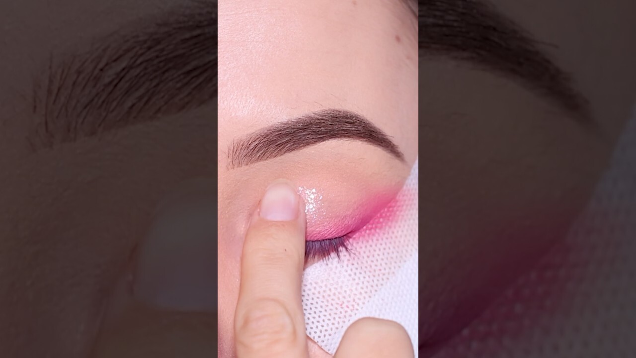 "30-Second Soft Pink Glam Eye Makeup Tutorial #shorts