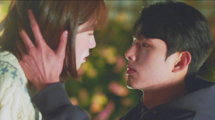 Park Hye-soo ♥ Lee Jung-sik's kiss a second before his breathtaking ...