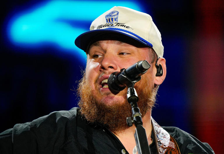 Stagecoach 2025 review: Garth Brooks is Luke Combs' 'Friend in Low ...