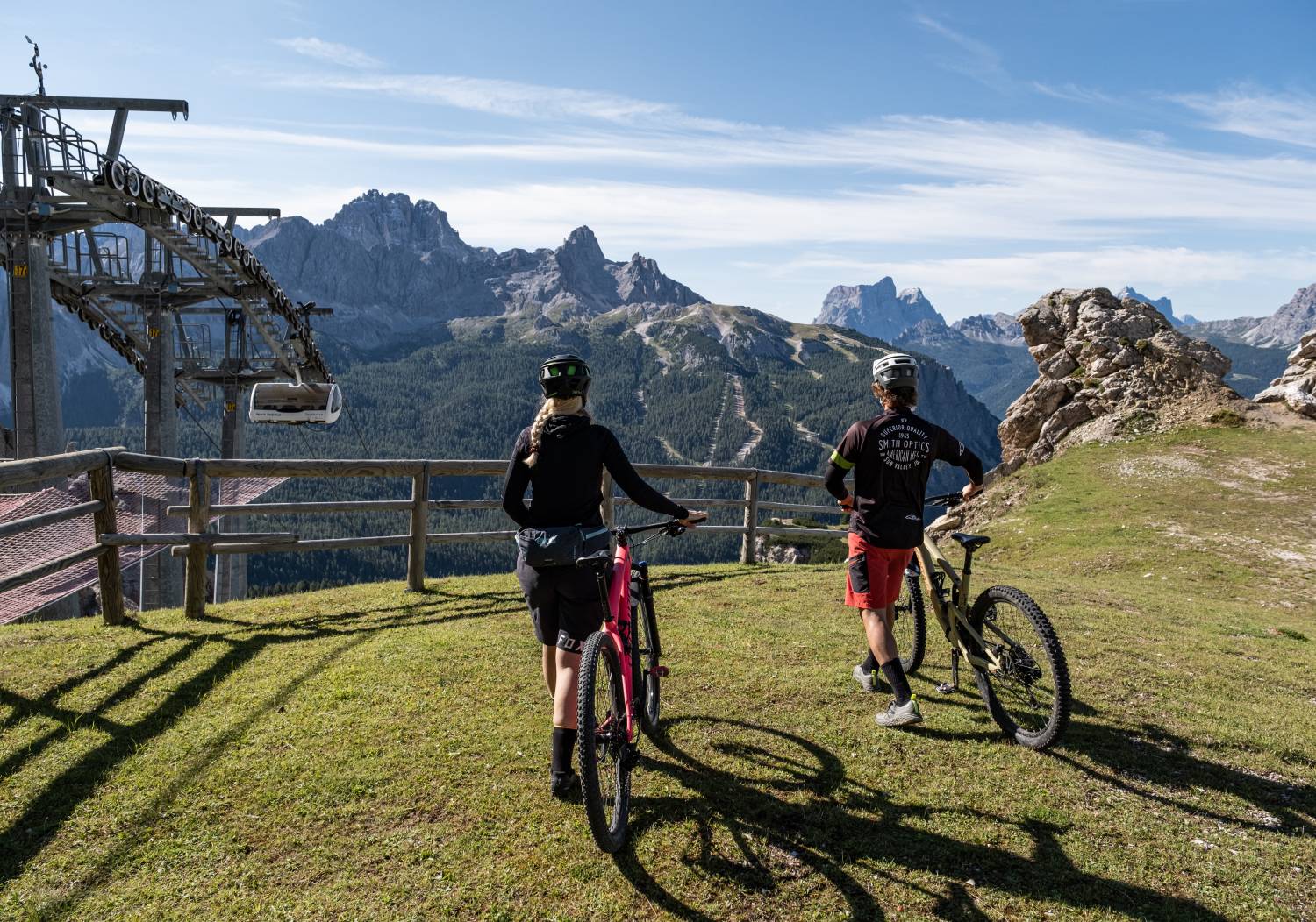 Le più belle escursioni in bici da fare a Cortina in primavera e estate