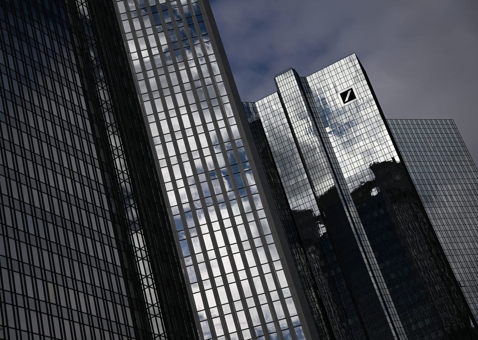 Deutsche Bank backs state guarantees for arms industry loans