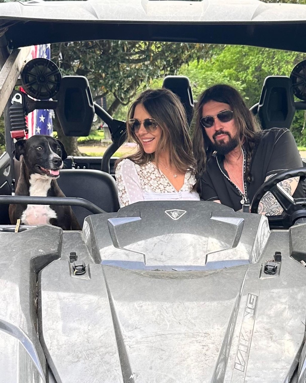 Elizabeth Hurley cozies up to Billy Ray Cyrus on ‘Tennessee weekend ...