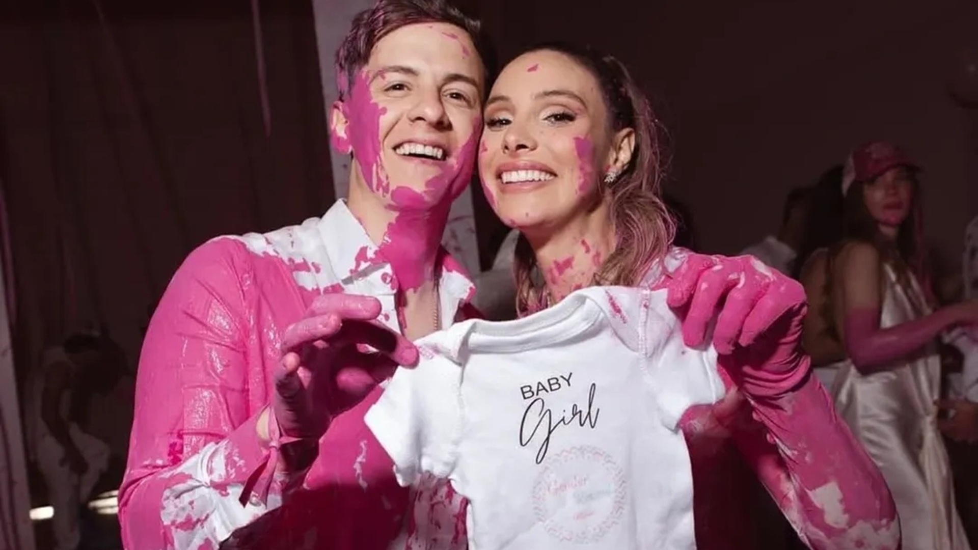 Lele Pons y la doble caída que sufrió en la revelación de género de su bebé