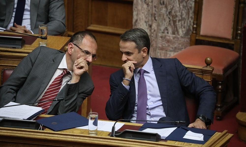 Βαθιά νυχτωμένοι στο Μαξίμου