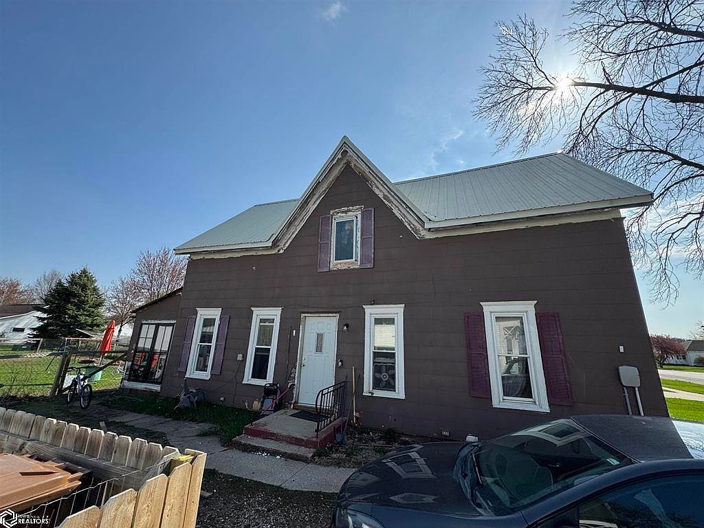 1912 Traditional Home in Iowa with 3 Bedrooms, 2 Bathrooms, Central AC ...