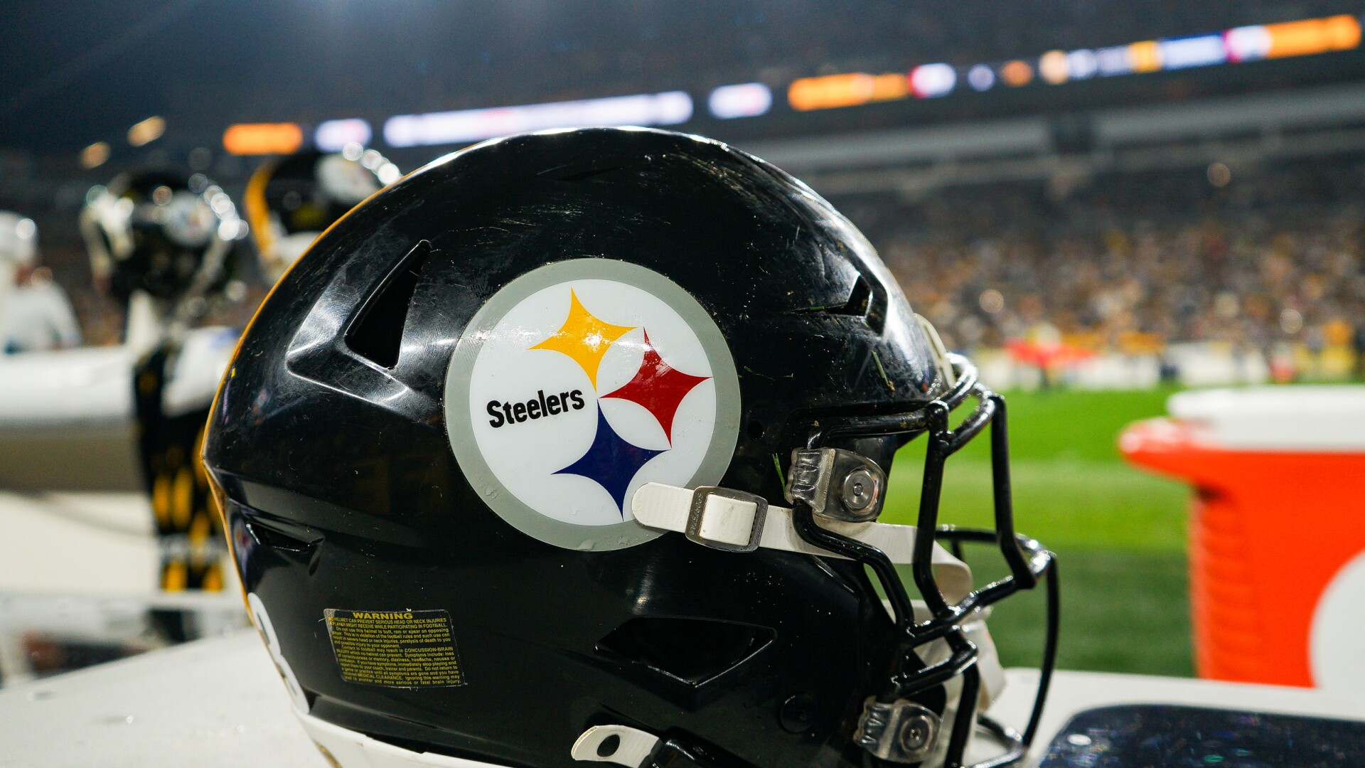 Steelers sign RB Max Hurleman, OT Garreth Warren