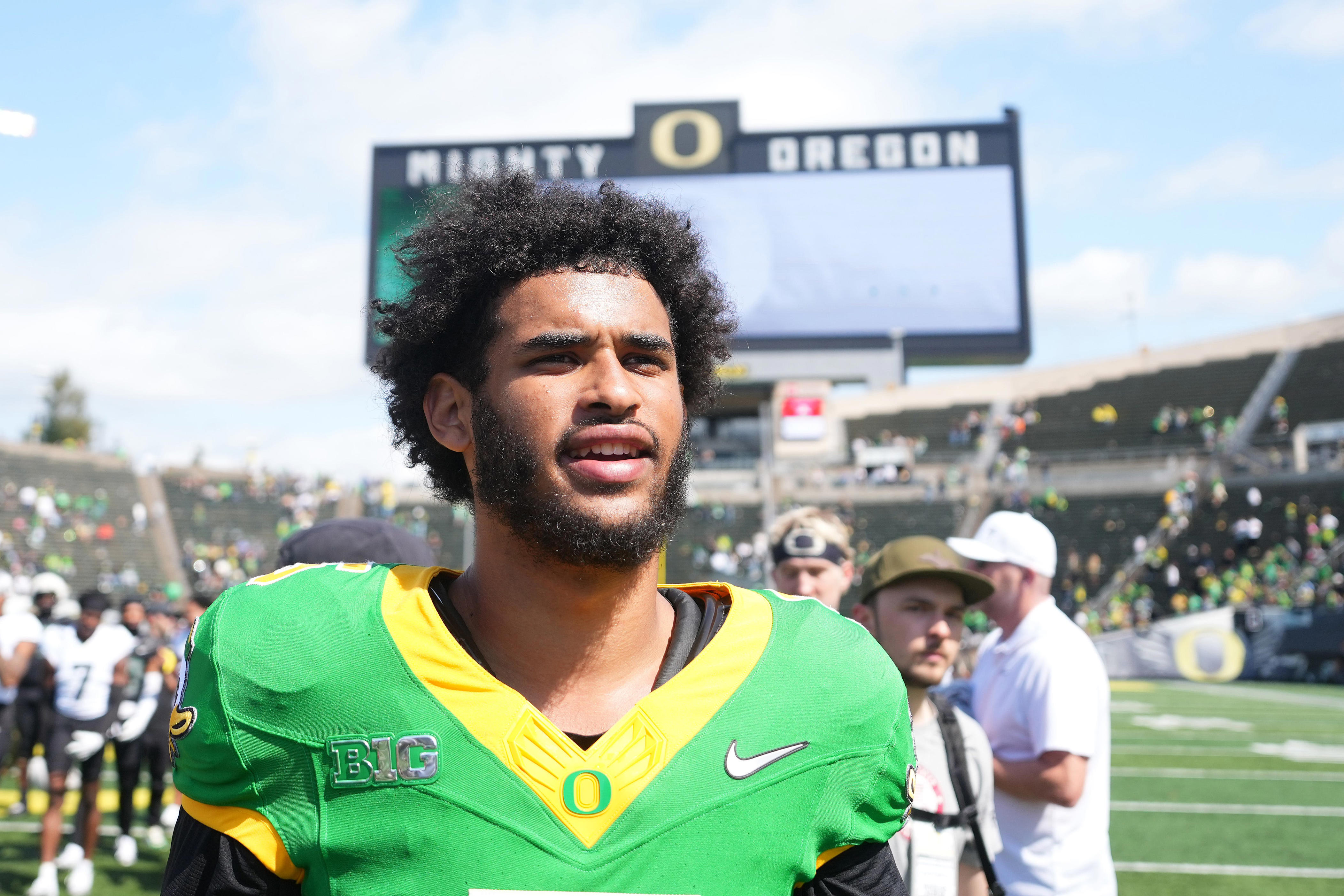 Oregon football QB Dante Moore makes $10,000 donation to former high ...