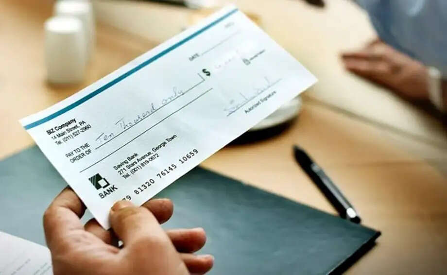 Bank Cheque Rule: When is it necessary to sign on the back of a cheque ...