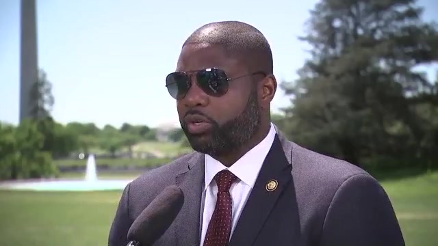 Hannah Adamson speaks with U.S. Rep. Byron Donalds