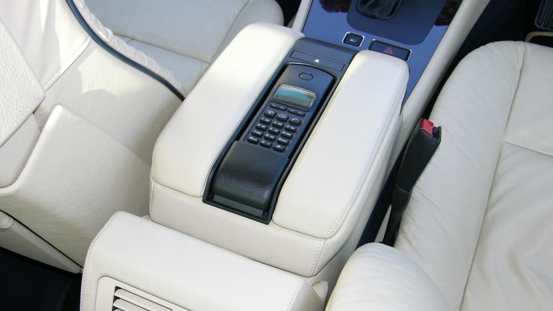 20 Outdated Car Features That Make No Sense Now