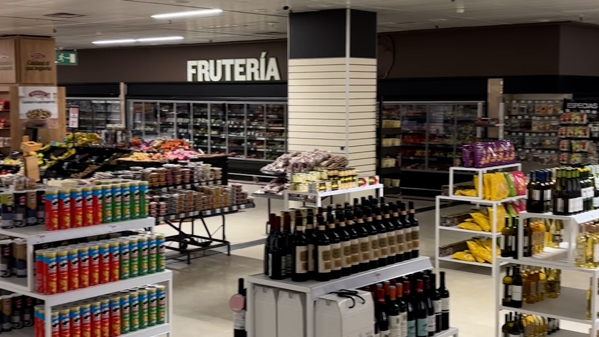 Spain power outage: Video shows empty shop without power