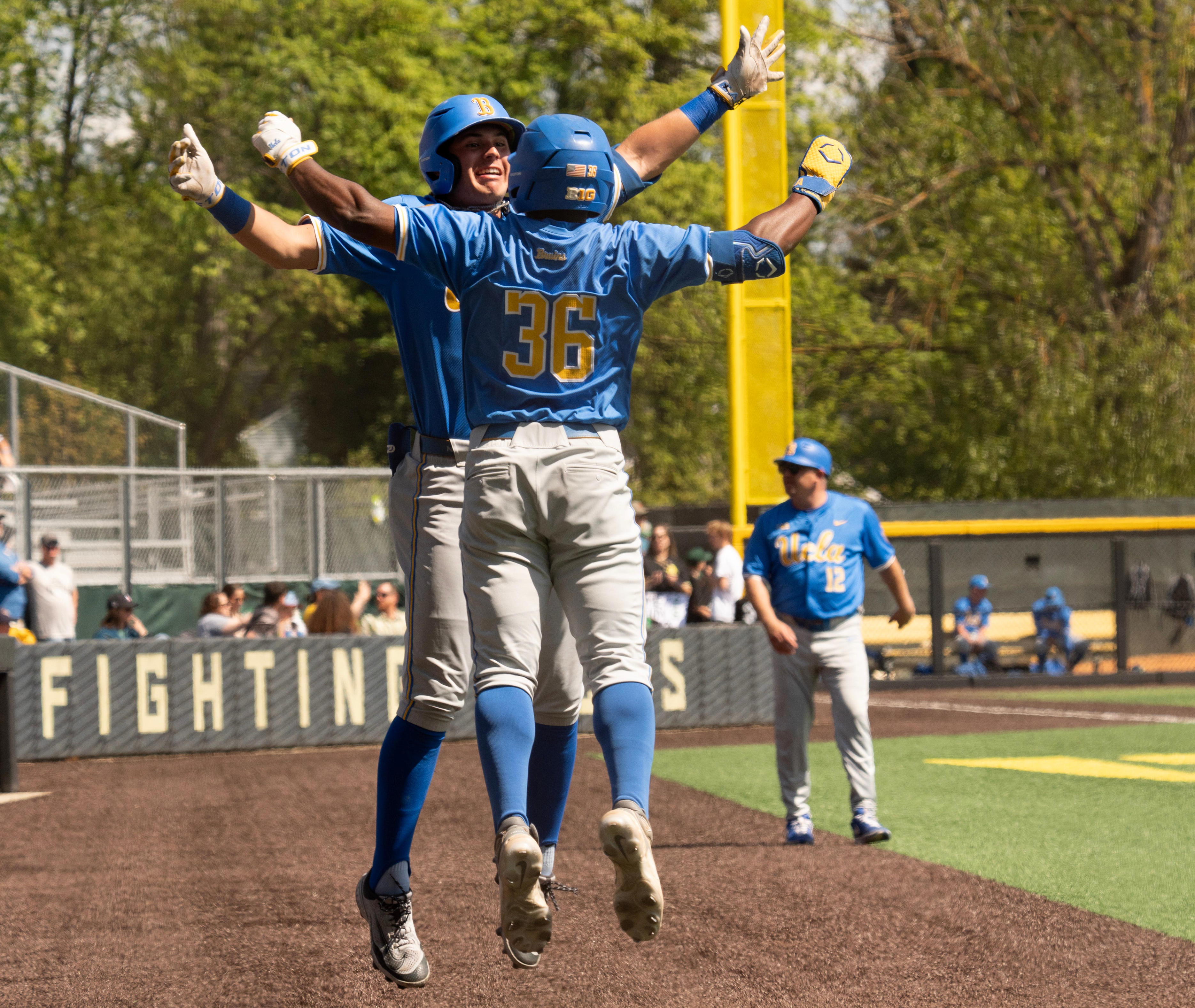UCLA baseball rolls past Arizona State, into NCAA regional final