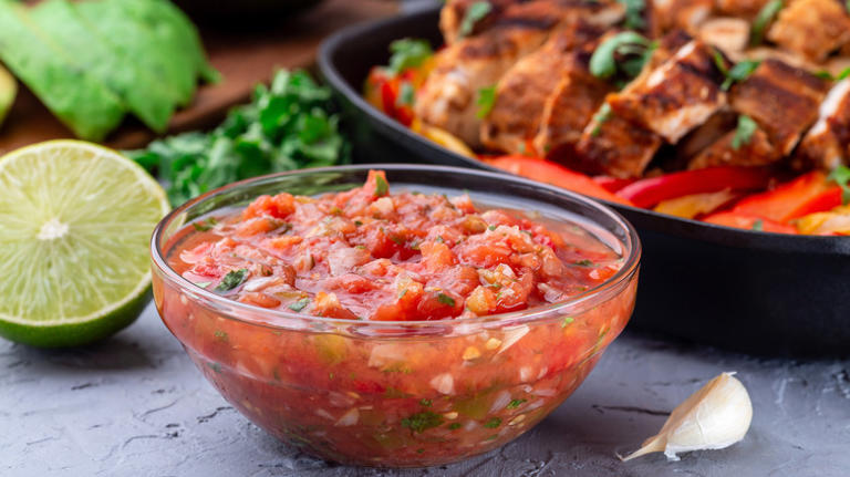 Why Pouring Salsa Over Chicken Is A Game Changer